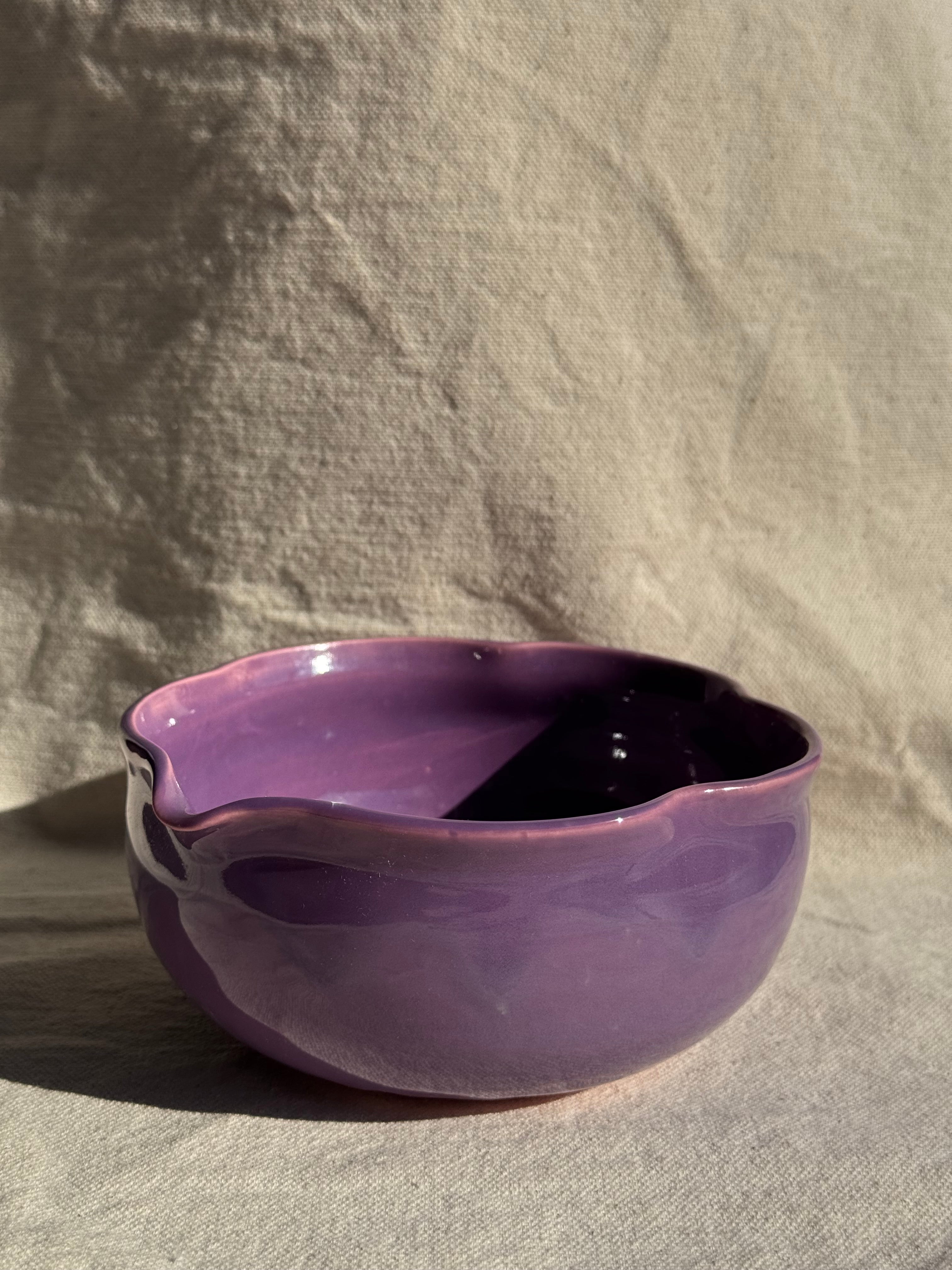 MATCHA BOWL VIOLET FLORAL KATAKUCHI 🌸 – CHAWAN COLLECTIVE